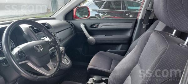 Red Honda CR-V 2007 in Riga, with an engine capacity of 2.00 L and mileage of 187 thousand km for 4500 €, photo 5 on AUTOMOTO.COM.LV