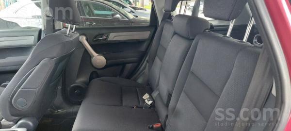 Red Honda CR-V 2007 in Riga, with an engine capacity of 2.00 L and mileage of 187 thousand km for 4500 €, photo 6 on AUTOMOTO.COM.LV