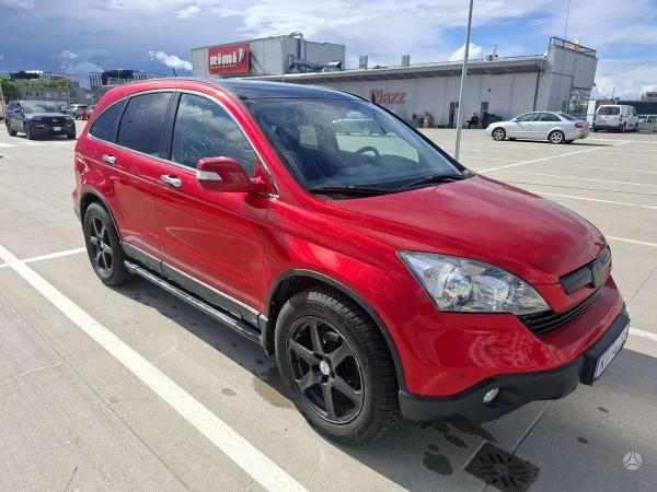 Red Honda CR-V 2007 in Vilnius, with an engine capacity of 2.00 L and mileage of 328 thousand km for 4800 €, photo 4 on AUTOMOTO.COM.LV