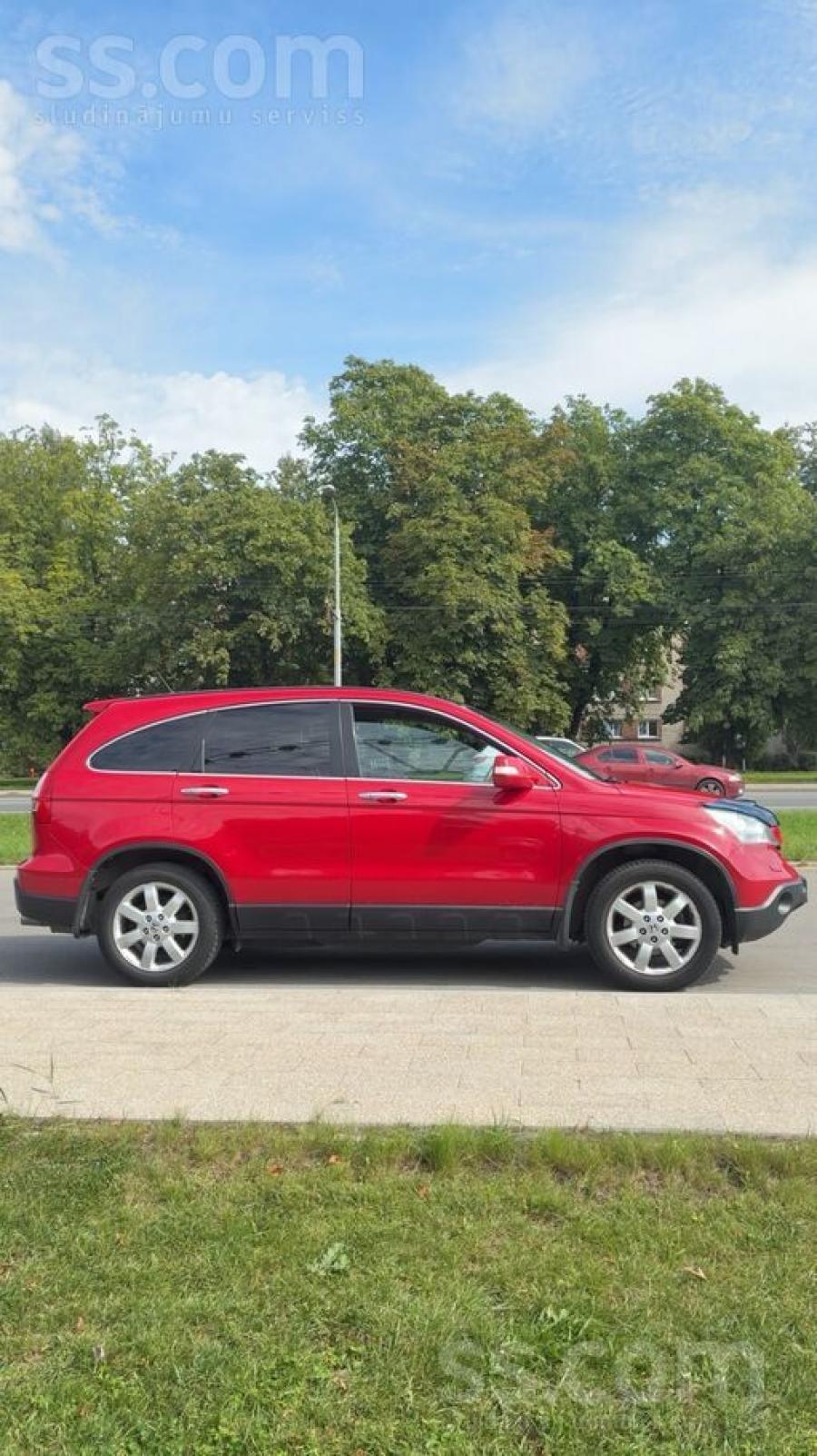 Red Honda CR-V 2007 in Riga, with an engine capacity of 2.00 L and mileage of 377 thousand km for 3800 €, photo 3 on AUTOMOTO.COM.LV