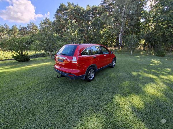 Red Honda CR-V 2007 in Silute, with an engine capacity of 2.20 L and mileage of 286 thousand km for 4200 €, photo 5 on AUTOMOTO.COM.LV