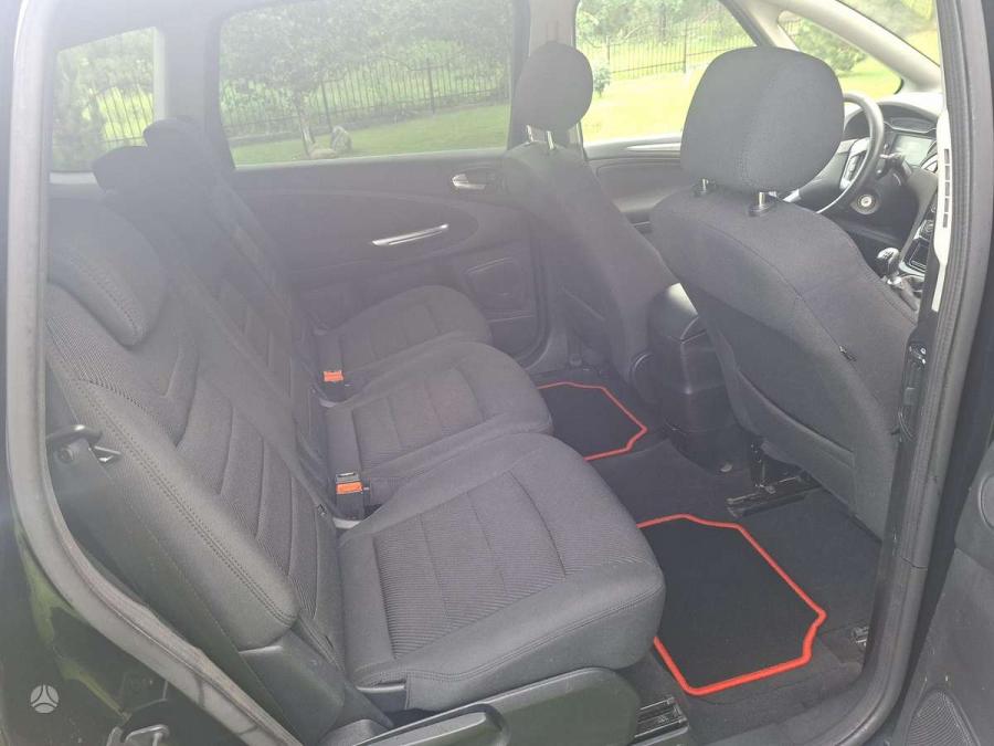 Red Honda CR-V 2007 in Silute, with an engine capacity of 2.20 L and mileage of 286 thousand km for 4200 €, photo 7 on AUTOMOTO.COM.LV