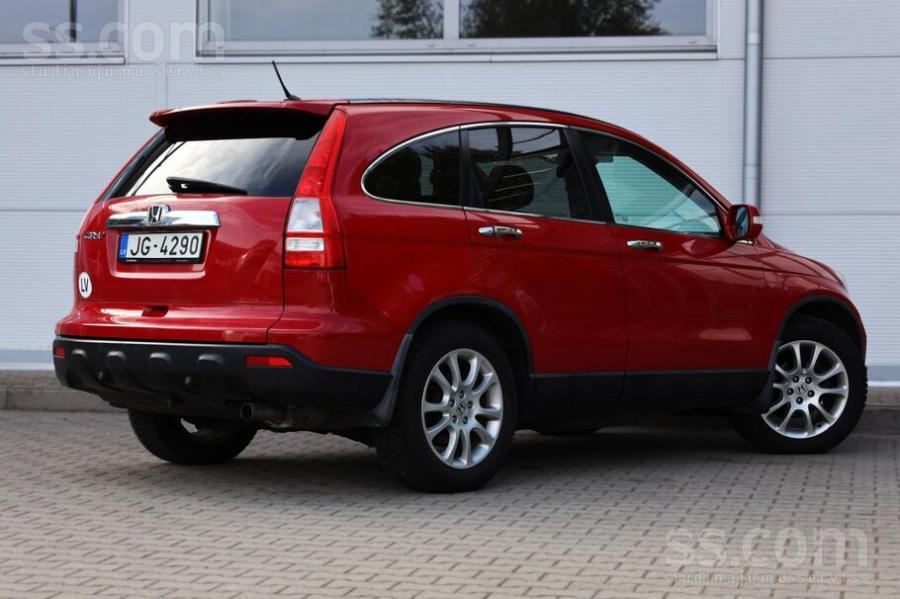 Red Honda CR-V 2007 in Riga, with an engine capacity of 2.00 L and mileage of 250 thousand km for 3495 €, photo 5 on AUTOMOTO.COM.LV