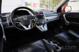 Red Honda CR-V 2007 in Riga, with an engine capacity of 2.00 L and mileage of 250 thousand km for 3495 €, photo 7 on AUTOMOTO.COM.LV