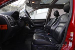 Red Honda CR-V 2007 in Riga, with an engine capacity of 2.00 L and mileage of 250 thousand km for 3495 €, photo 8 on AUTOMOTO.COM.LV