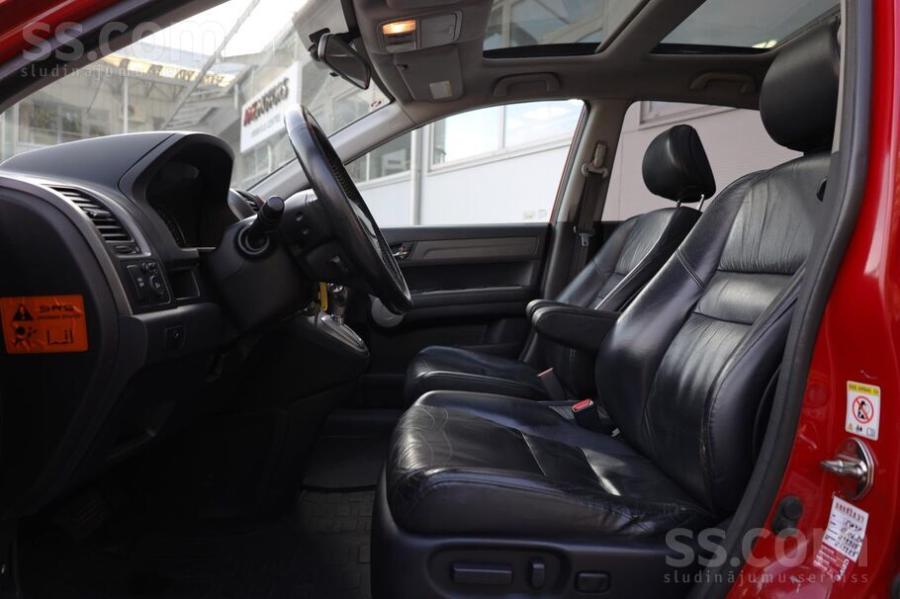 Red Honda CR-V 2007 in Riga, with an engine capacity of 2.00 L and mileage of 250 thousand km for 3495 €, photo 8 on AUTOMOTO.COM.LV