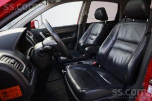 Red Honda CR-V 2007 in Riga, with an engine capacity of 2.00 L and mileage of 250 thousand km for 3495 €, photo 9 on AUTOMOTO.COM.LV
