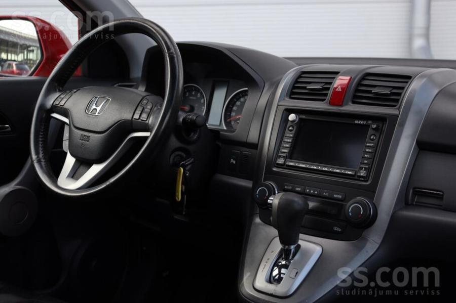 Red Honda CR-V 2007 in Riga, with an engine capacity of 2.00 L and mileage of 250 thousand km for 3495 €, photo 11 on AUTOMOTO.COM.LV