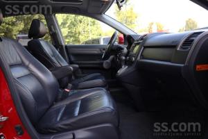 Red Honda CR-V 2007 in Riga, with an engine capacity of 2.00 L and mileage of 250 thousand km for 3495 €, photo 12 on AUTOMOTO.COM.LV