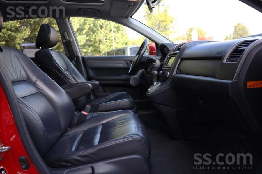 Red Honda CR-V 2007 in Riga, with an engine capacity of 2.00 L and mileage of 250 thousand km for 3495 €, photo 12 on AUTOMOTO.COM.LV