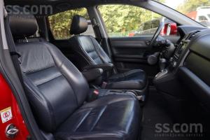 Red Honda CR-V 2007 in Riga, with an engine capacity of 2.00 L and mileage of 250 thousand km for 3495 €, photo 13 on AUTOMOTO.COM.LV