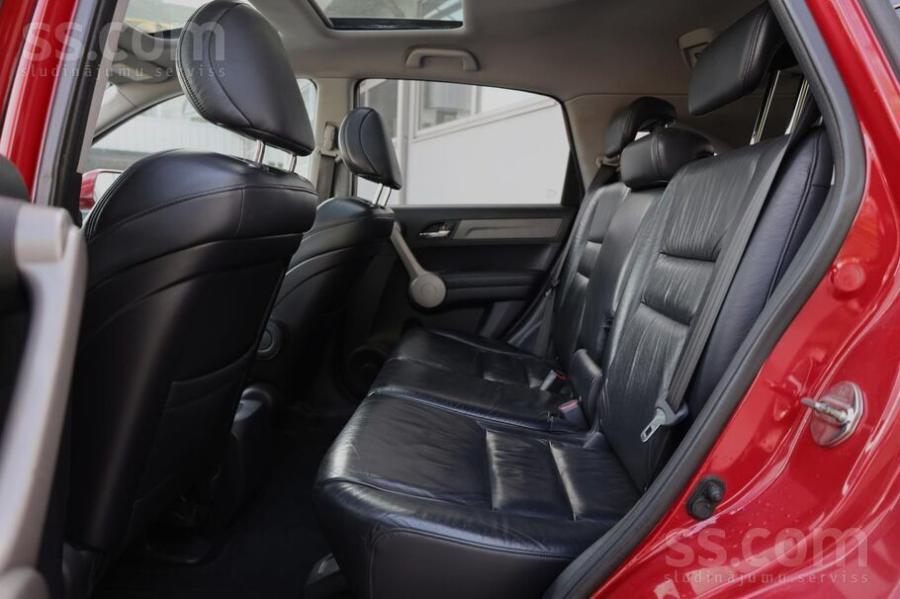 Red Honda CR-V 2007 in Riga, with an engine capacity of 2.00 L and mileage of 250 thousand km for 3495 €, photo 14 on AUTOMOTO.COM.LV
