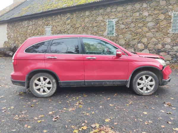 Red Honda CR-V 2008 in Panevezys, with an engine capacity of 2.00 L and mileage of 350 thousand km for 1750 €, photo 3 on AUTOMOTO.COM.LV