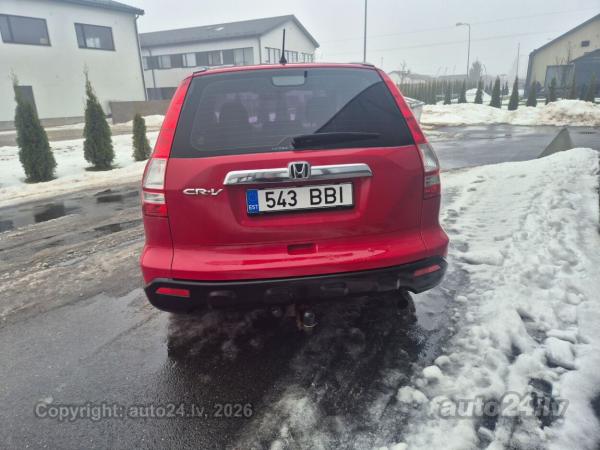 Red Honda CR-V 2008 in Parnu, with an engine capacity of 2.00 L and mileage of 215 thousand km for 3999 €, photo 5 on AUTOMOTO.COM.LV