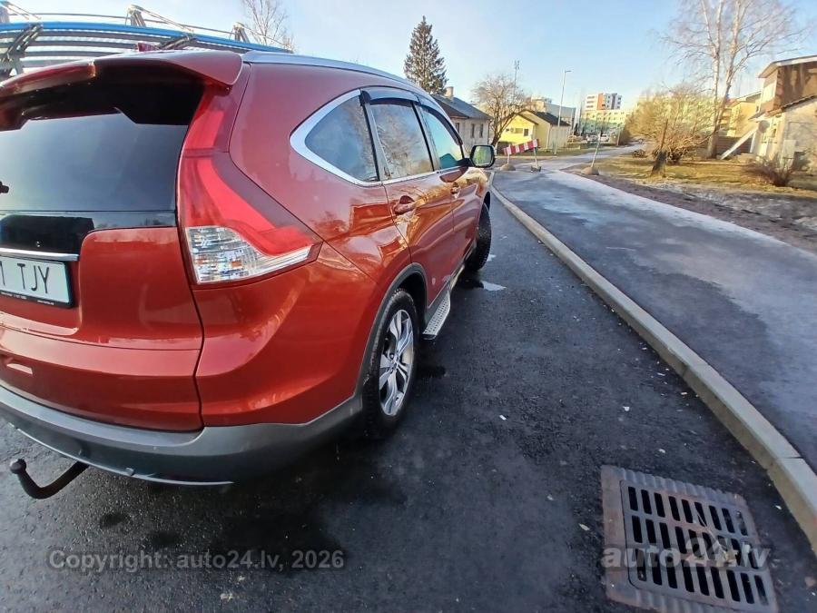 Red Honda CR-V 2012 in Tallinn, with an engine capacity of 2.20 L and mileage of 338 thousand km for 8000 €, photo 4 on AUTOMOTO.COM.LV