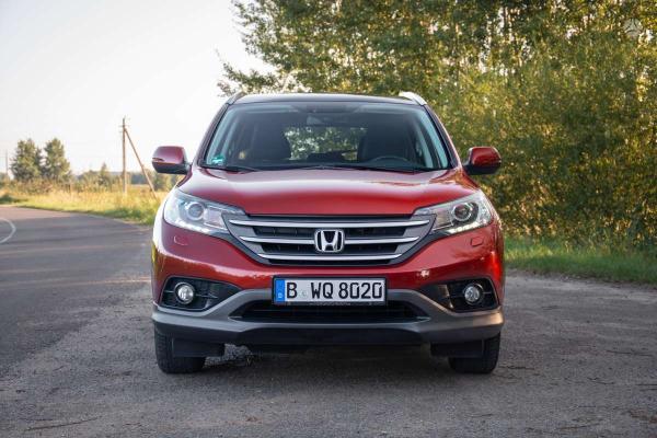 Red Honda CR-V 2012 in Elektrenai, with an engine capacity of 2.00 L and mileage of 143 thousand km for 12650 €, photo 3 on AUTOMOTO.COM.LV