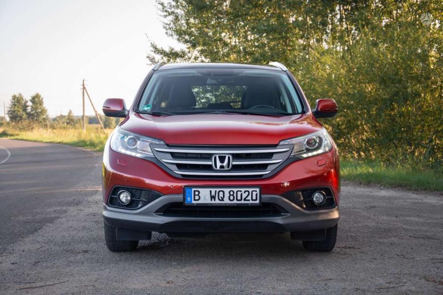 Red Honda CR-V 2012 in Elektrenai, with an engine capacity of 2.00 L and mileage of 143 thousand km for 12650 €, photo 3 on AUTOMOTO.COM.LV