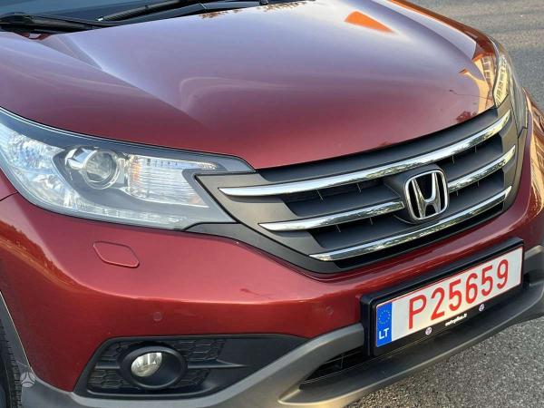 Red Honda CR-V 2013 in Jonava, with an engine capacity of 2.20 L and mileage of 311 thousand km for 8600 €, photo 3 on AUTOMOTO.COM.LV
