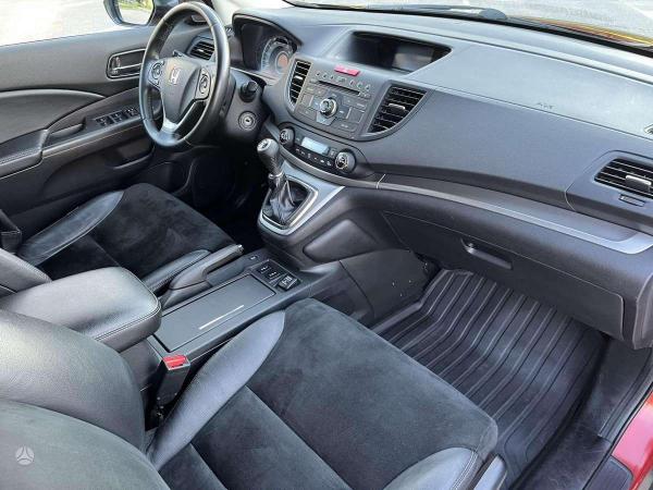 Red Honda CR-V 2013 in Jonava, with an engine capacity of 2.20 L and mileage of 311 thousand km for 8600 €, photo 10 on AUTOMOTO.COM.LV