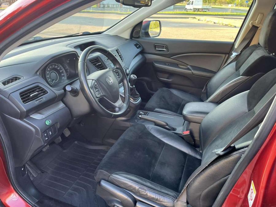 Red Honda CR-V 2013 in Jonava, with an engine capacity of 2.20 L and mileage of 311 thousand km for 8600 €, photo 12 on AUTOMOTO.COM.LV