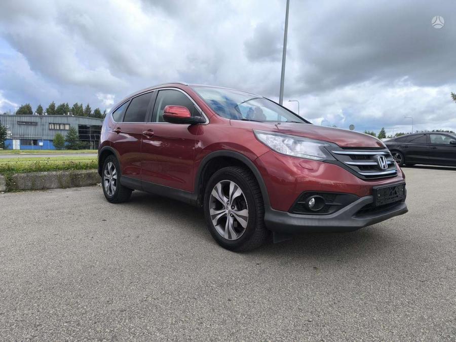 Red Honda CR-V 2013 in Panevezys, with an engine capacity of 2.20 L and mileage of 225 thousand km for 8900 €, photo 1 on AUTOMOTO.COM.LV