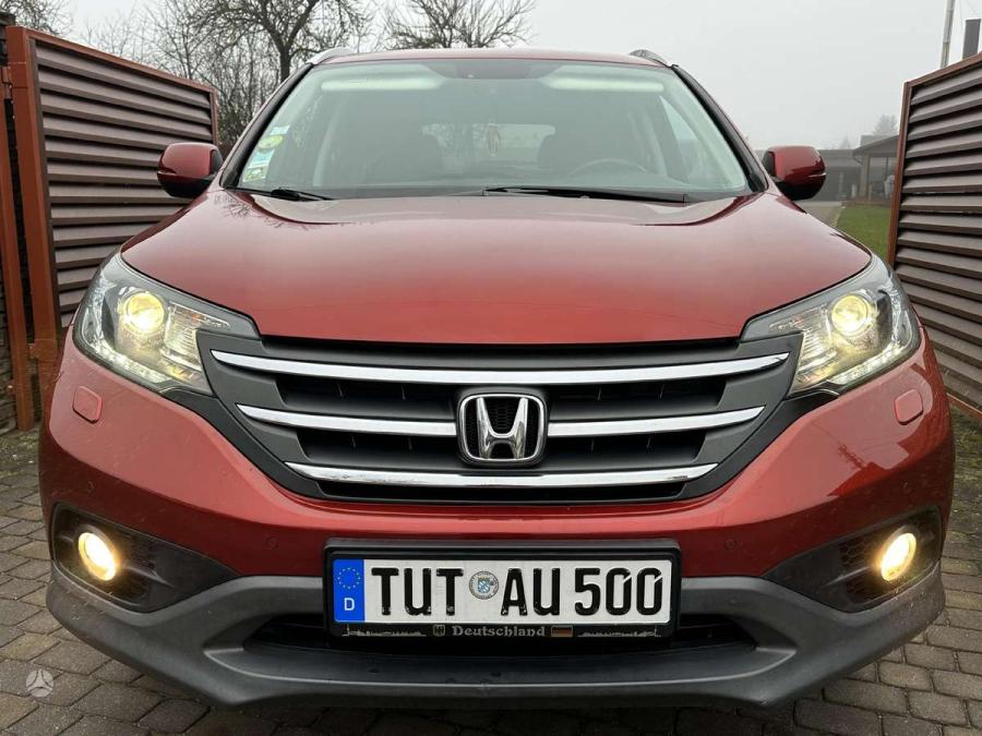Red Honda CR-V 2014 in Vilnius, with an engine capacity of 1.60 L and mileage of 248 thousand km for 8850 €, photo 5 on AUTOMOTO.COM.LV
