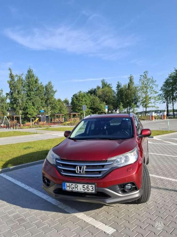 Red Honda CR-V 2014 in Vilnius, with an engine capacity of 2.20 L and mileage of 280 thousand km for 11999 €, photo 5 on AUTOMOTO.COM.LV