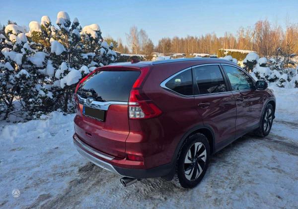 Red Honda CR-V 2015 in Utena, with an engine capacity of 1.60 L and mileage of 154 thousand km for 10850 €, photo 5 on AUTOMOTO.COM.LV
