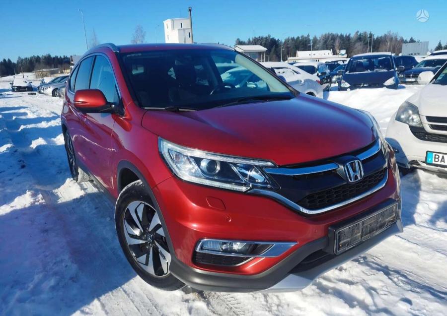 Red Honda CR-V 2015 in Utena, with an engine capacity of 1.60 L and mileage of 154 thousand km for 9950 €, photo 1 on AUTOMOTO.COM.LV
