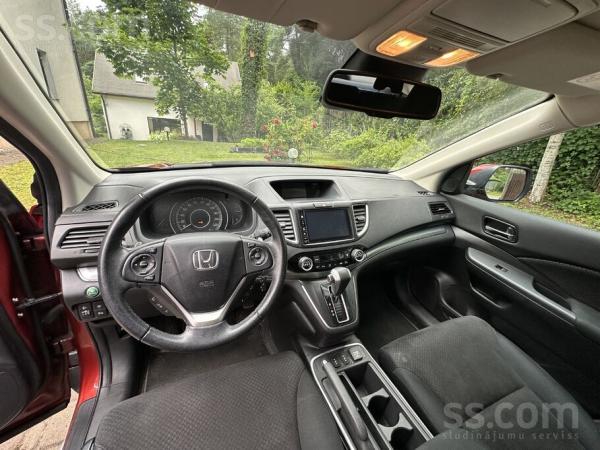 Red Honda CR-V 2015 in Riga, with an engine capacity of 2.00 L and mileage of 134 thousand km for 14900 €, photo 9 on AUTOMOTO.COM.LV