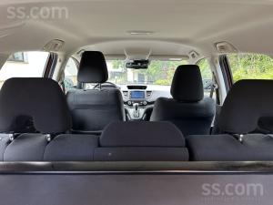 Red Honda CR-V 2015 in Riga, with an engine capacity of 2.00 L and mileage of 134 thousand km for 14900 €, photo 9 on AUTOMOTO.COM.LV