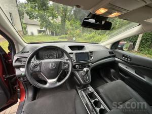 Red Honda CR-V 2015 in Riga, with an engine capacity of 2.00 L and mileage of 134 thousand km for 14900 €, photo 10 on AUTOMOTO.COM.LV