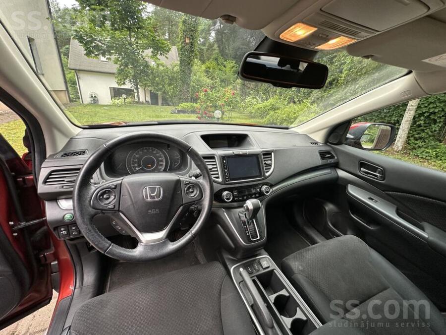 Red Honda CR-V 2015 in Riga, with an engine capacity of 2.00 L and mileage of 134 thousand km for 14900 €, photo 10 on AUTOMOTO.COM.LV