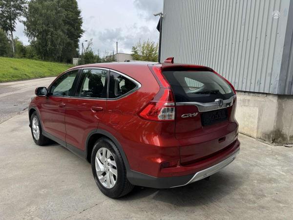 Red Honda CR-V 2015 in Alytus, with an engine capacity of 1.60 L and mileage of 149 thousand km for 11950 €, photo 4 on AUTOMOTO.COM.LV