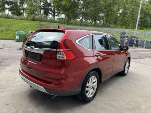 Red Honda CR-V 2015 in Alytus, with an engine capacity of 1.60 L and mileage of 149 thousand km for 11950 €, photo 5 on AUTOMOTO.COM.LV