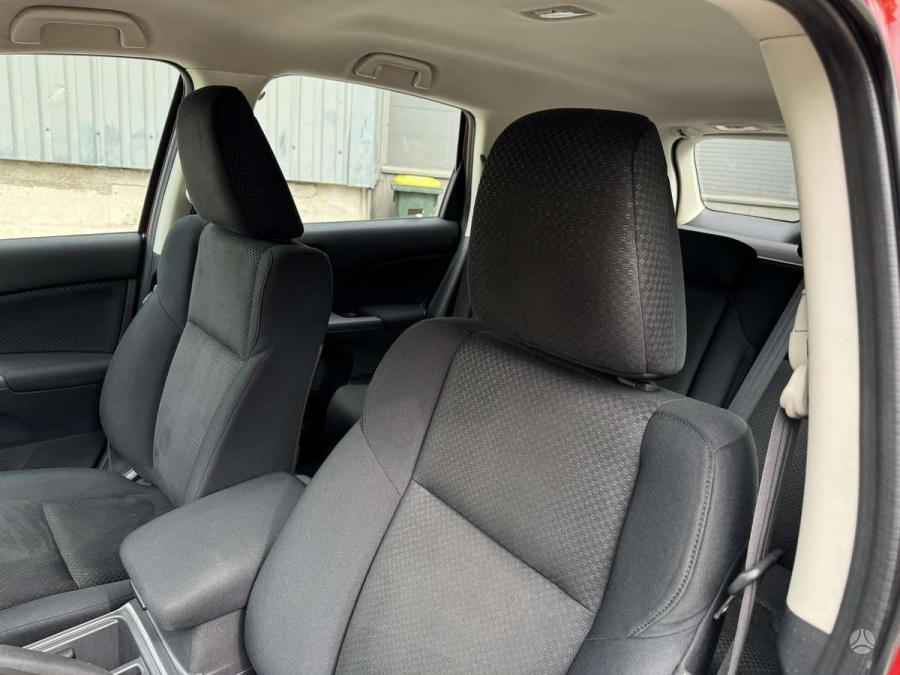 Red Honda CR-V 2015 in Alytus, with an engine capacity of 1.60 L and mileage of 149 thousand km for 11950 €, photo 9 on AUTOMOTO.COM.LV