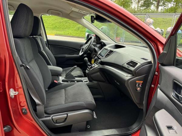Red Honda CR-V 2015 in Alytus, with an engine capacity of 1.60 L and mileage of 149 thousand km for 11950 €, photo 10 on AUTOMOTO.COM.LV