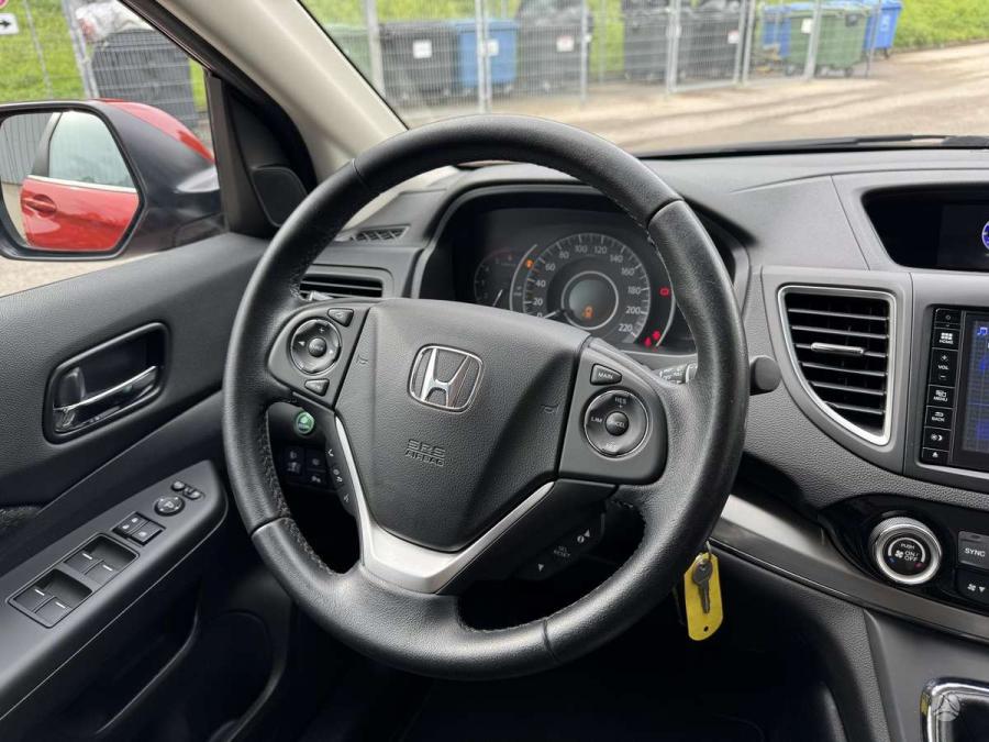 Red Honda CR-V 2015 in Alytus, with an engine capacity of 1.60 L and mileage of 149 thousand km for 11950 €, photo 12 on AUTOMOTO.COM.LV