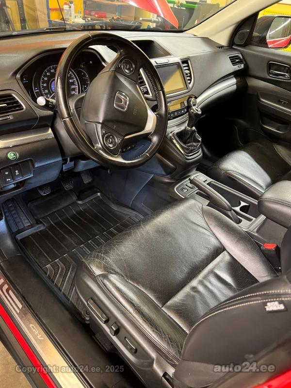 Red Honda CR-V 2016 in Tartu, with an engine capacity of 1.60 L and mileage of 185 thousand km for 16900 €, photo 11 on AUTOMOTO.COM.LV