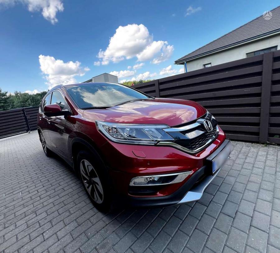 Red Honda CR-V 2016 in Vilnius, with an engine capacity of 1.60 L and mileage of 182 thousand km for 13900 €, photo 3 on AUTOMOTO.COM.LV