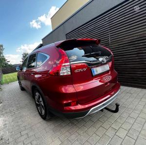 Red Honda CR-V 2016 in Vilnius, with an engine capacity of 1.60 L and mileage of 182 thousand km for 13900 €, photo 4 on AUTOMOTO.COM.LV
