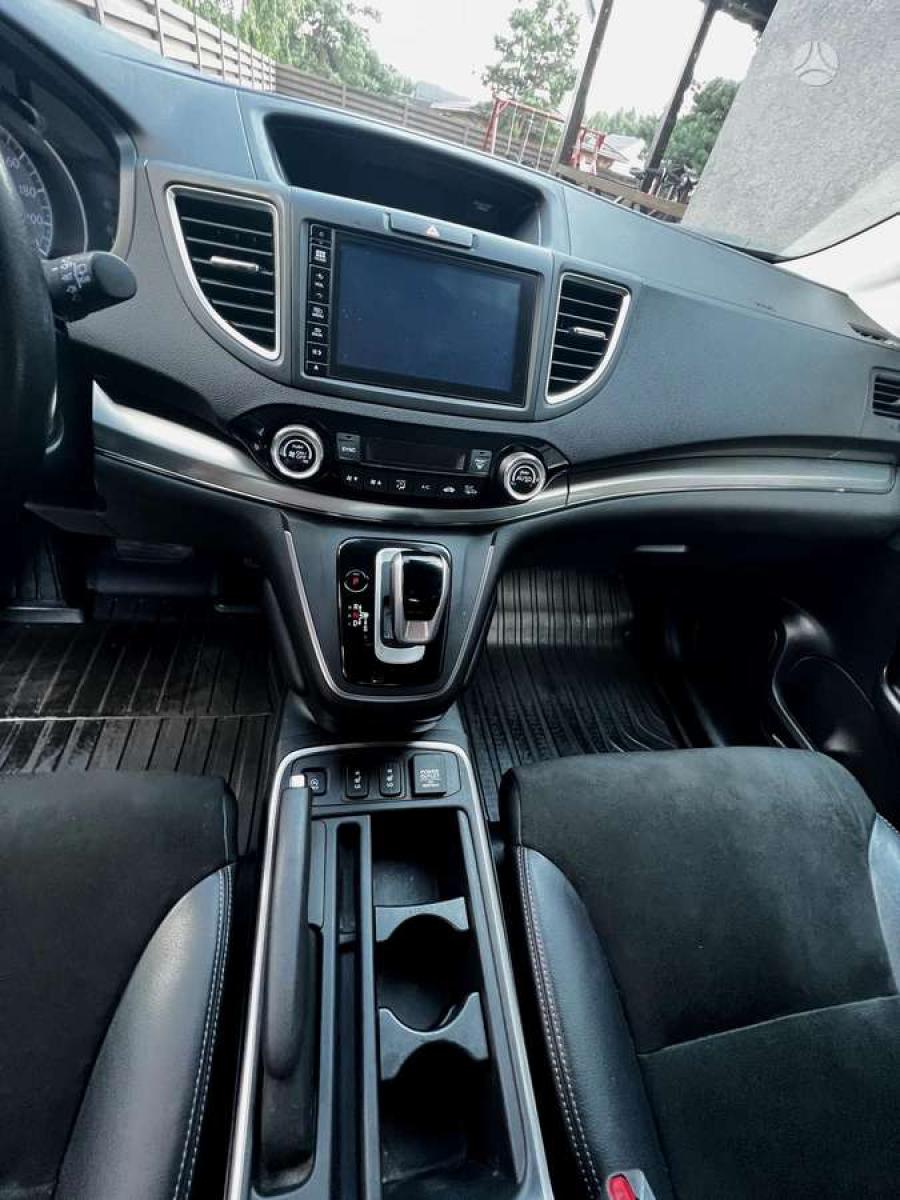 Red Honda CR-V 2016 in Vilnius, with an engine capacity of 1.60 L and mileage of 182 thousand km for 13900 €, photo 14 on AUTOMOTO.COM.LV