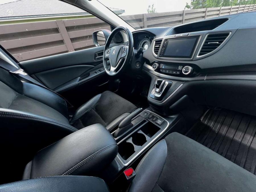Red Honda CR-V 2016 in Vilnius, with an engine capacity of 1.60 L and mileage of 182 thousand km for 13900 €, photo 18 on AUTOMOTO.COM.LV