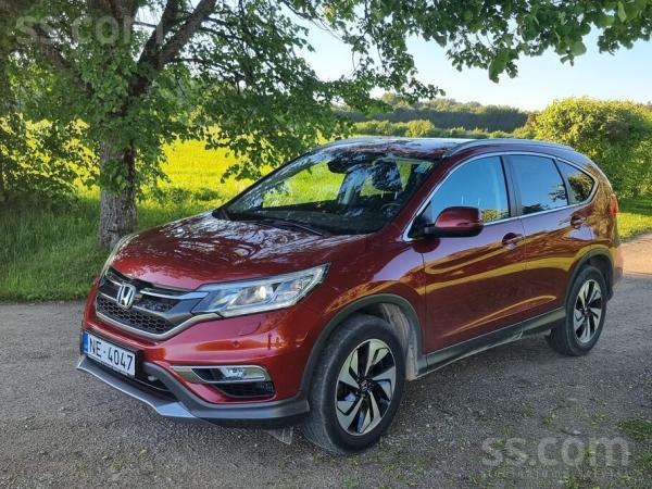 Red Honda CR-V 2016 in Limbazi, with an engine capacity of 1.60 L and mileage of 225 thousand km for 11500 €, photo 1 on AUTOMOTO.COM.LV