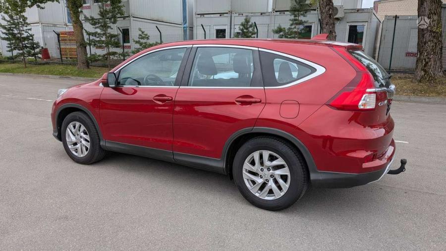 Red Honda CR-V 2016 in Klaipeda, with an engine capacity of 1.60 L and mileage of 240 thousand km for 10900 €, photo 4 on AUTOMOTO.COM.LV