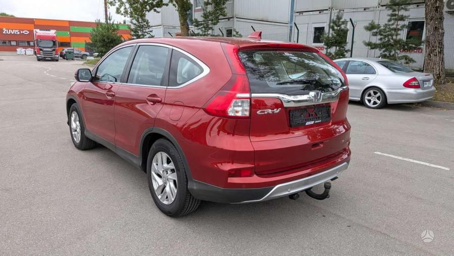 Red Honda CR-V 2016 in Klaipeda, with an engine capacity of 1.60 L and mileage of 240 thousand km for 10900 €, photo 5 on AUTOMOTO.COM.LV