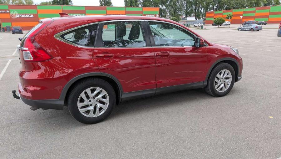 Red Honda CR-V 2016 in Klaipeda, with an engine capacity of 1.60 L and mileage of 240 thousand km for 10900 €, photo 8 on AUTOMOTO.COM.LV
