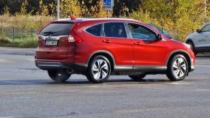 Red Honda CR-V 2016 in Tallinn, with an engine capacity of 2.00 L and mileage of 217 thousand km for 14350 €, photo 3 on AUTOMOTO.COM.LV