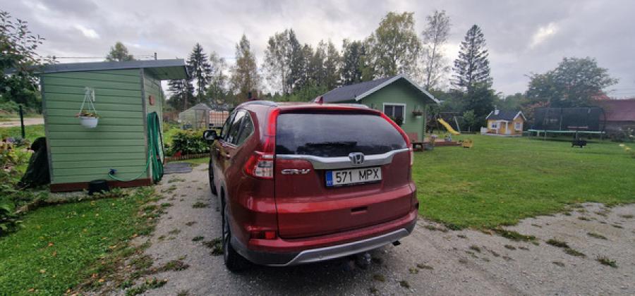 Red Honda CR-V 2016 in Tallinn, with an engine capacity of 2.00 L and mileage of 217 thousand km for 14350 €, photo 6 on AUTOMOTO.COM.LV