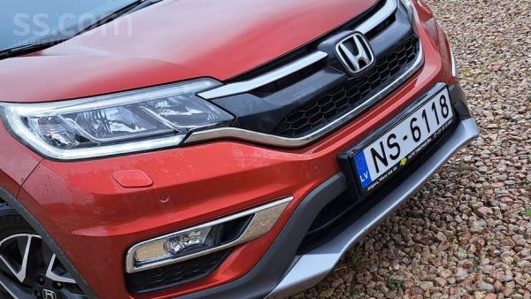 Red Honda CR-V 2017 in Jelgava, with an engine capacity of 1.60 L and mileage of 182 thousand km for 12490 €, photo 5 on AUTOMOTO.COM.LV